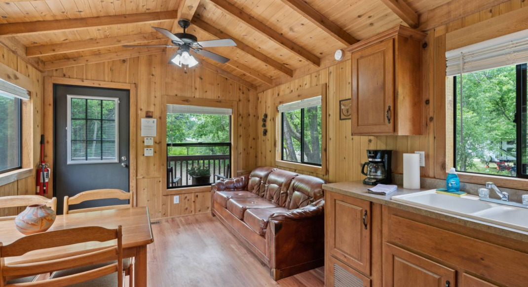 Creekside Cottage - HTR