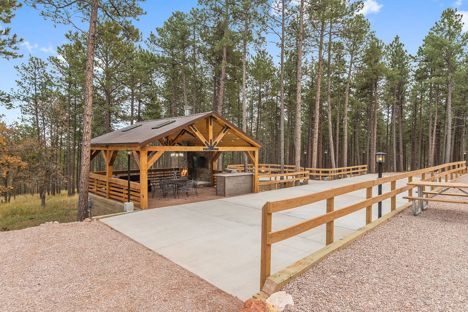 Deluxe Gazebo FHU Pull Thru - HTR