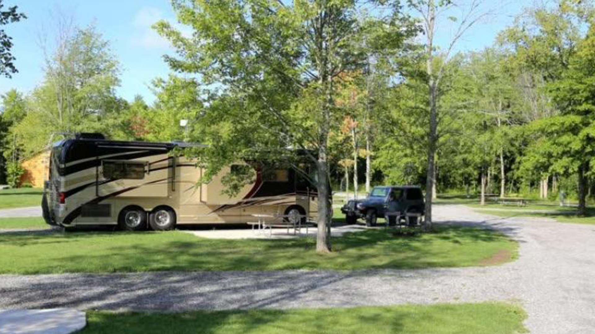 Deluxe 30/50 AMP FHU Pull Thru - HTR